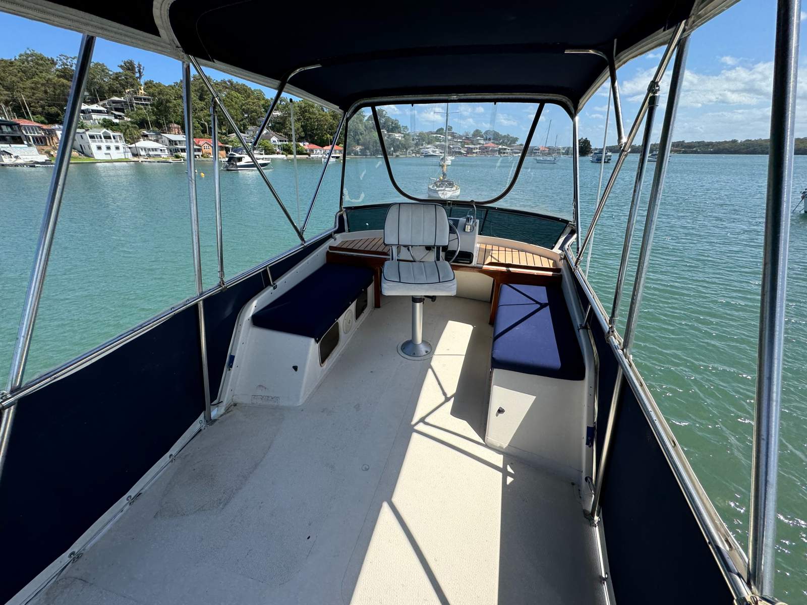 Used Masters 35 Flybridge - Survey, Autopilot, 2000w Inverter for Sale ...