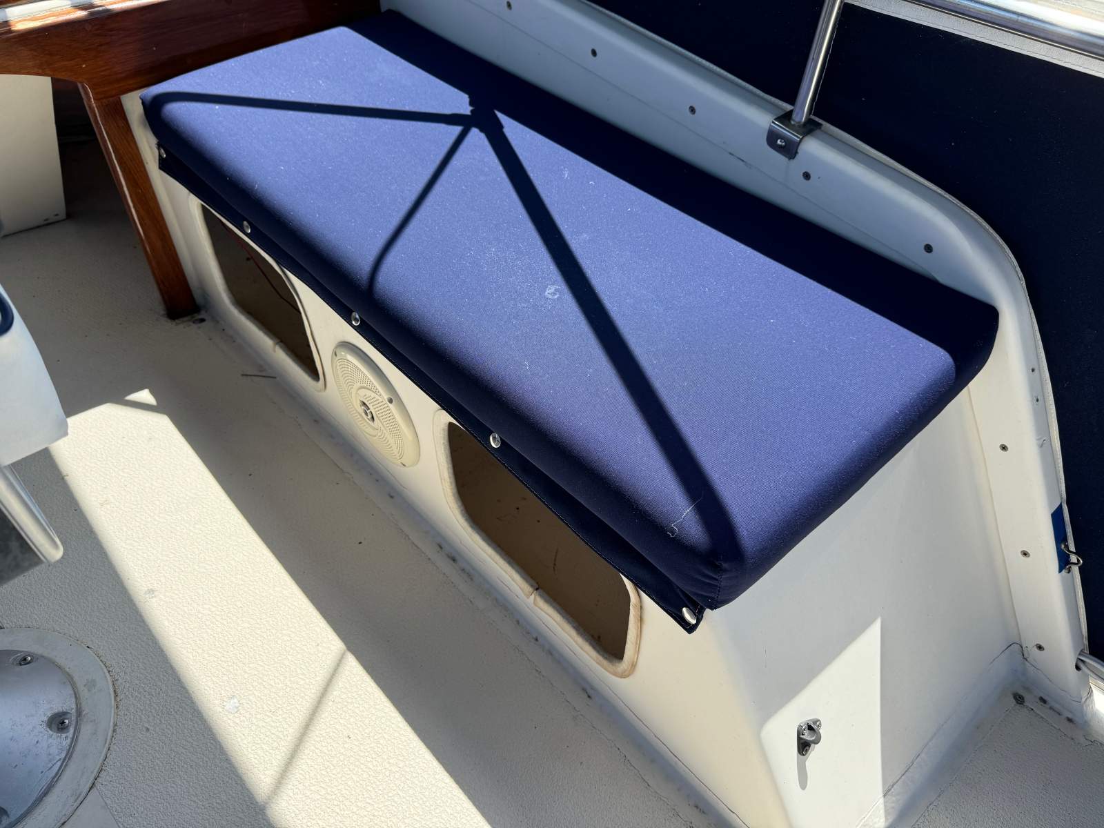 Used Masters 35 Flybridge - Survey, Autopilot, 2000w Inverter for Sale ...