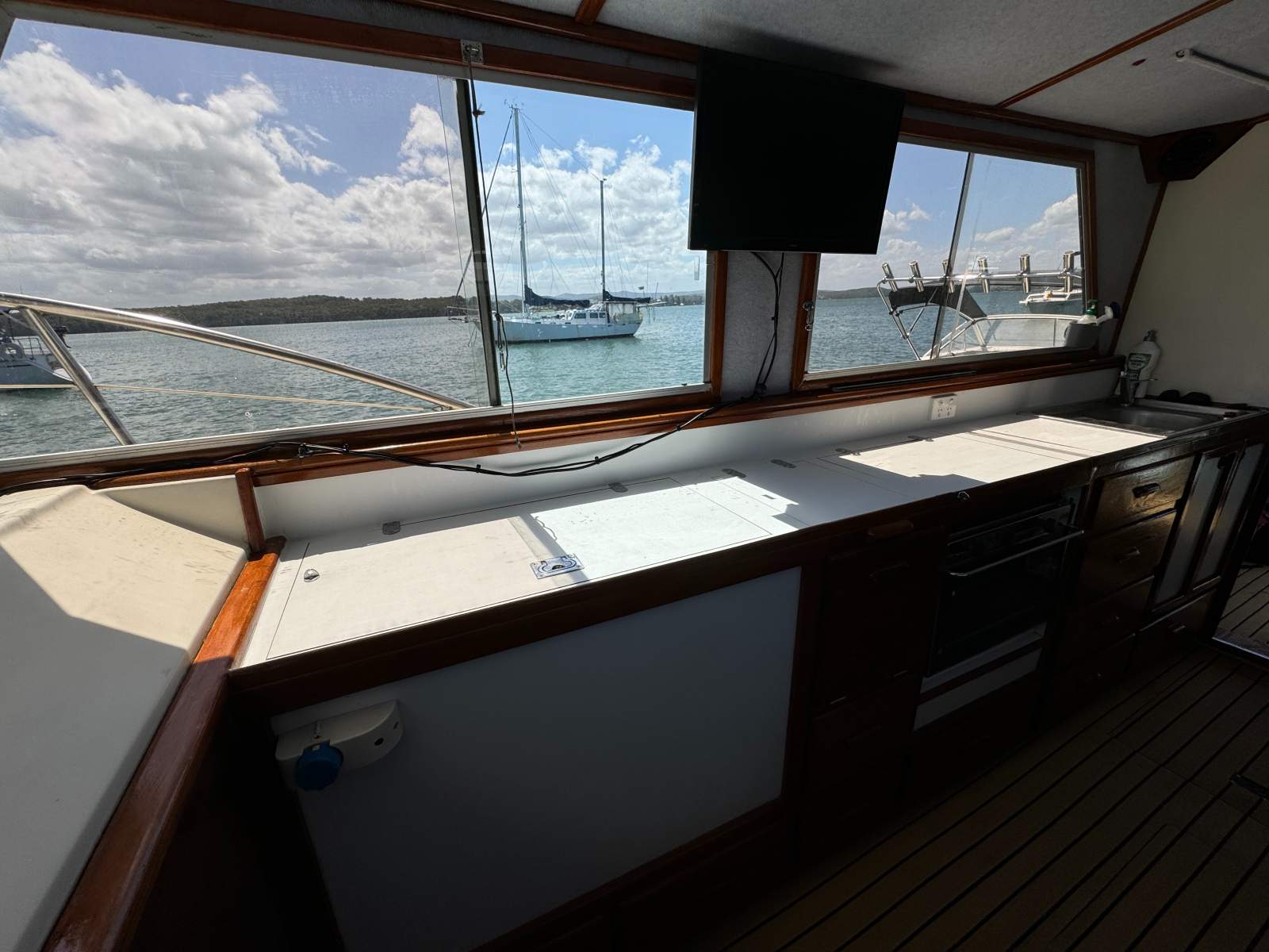 Used Masters 35 Flybridge - Survey, Autopilot, 2000w Inverter for Sale ...