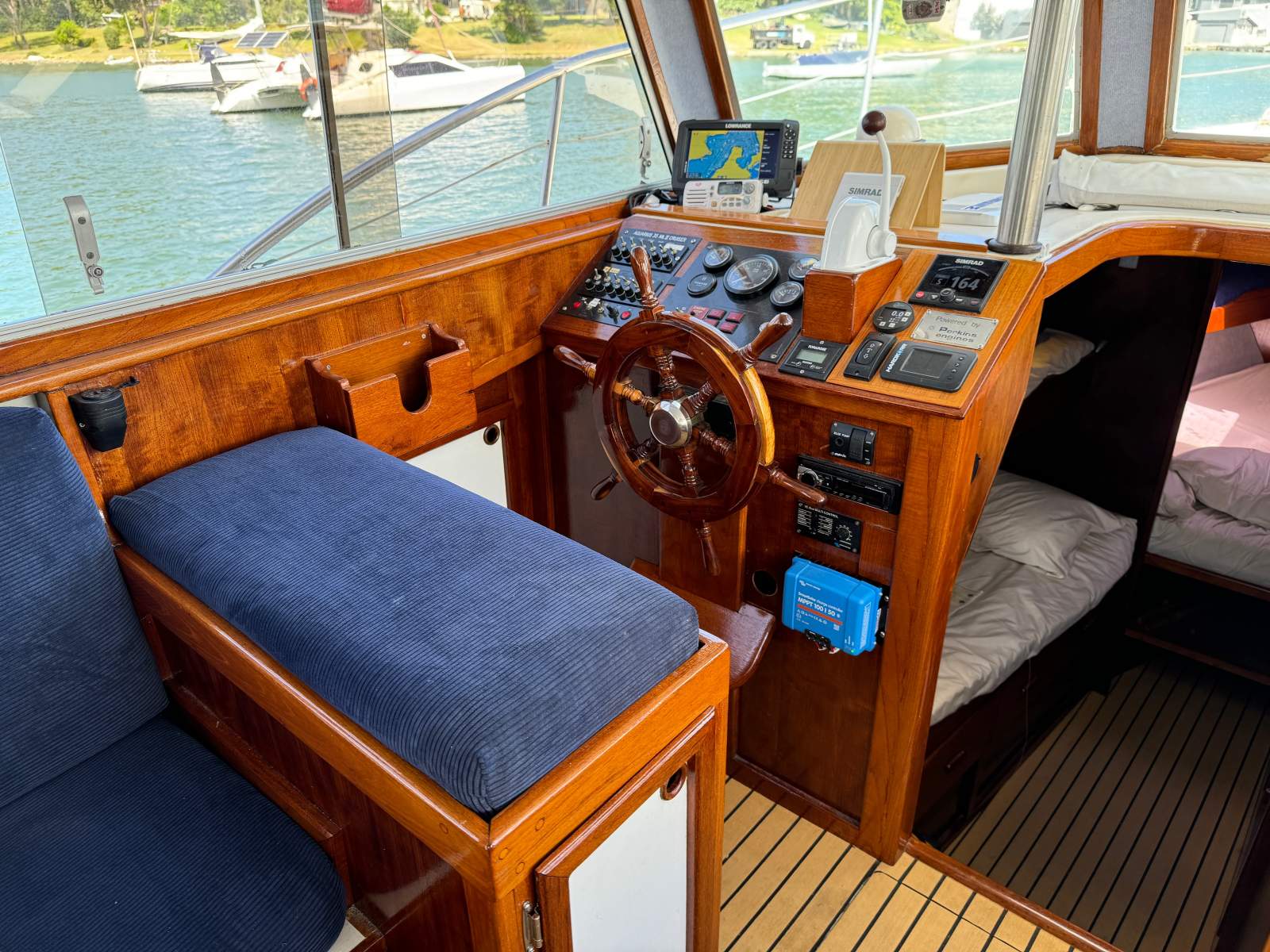 Masters 35 Flybridge - Survey, autopilot, 2000w inverter For Sale | Buy ...