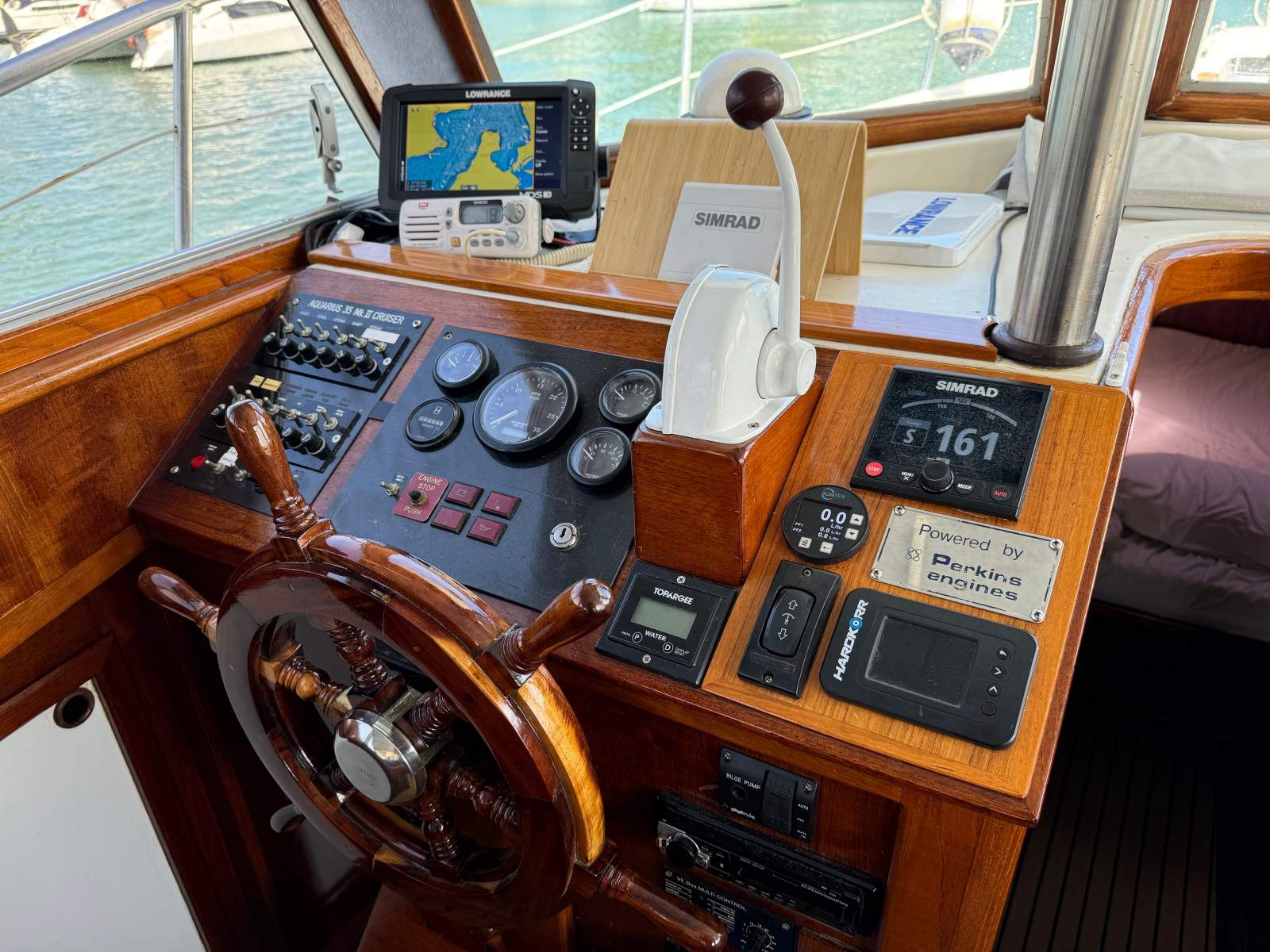 Used Masters 35 Flybridge - Survey, Autopilot, 2000w Inverter for Sale ...
