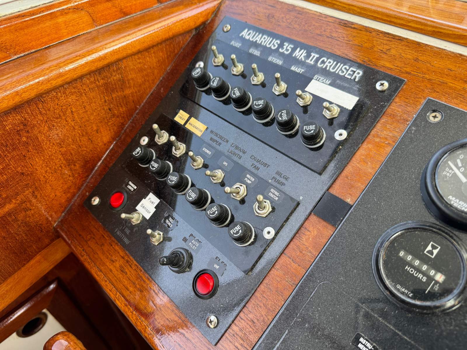 Used Masters 35 Flybridge - Survey, Autopilot, 2000w Inverter for Sale ...