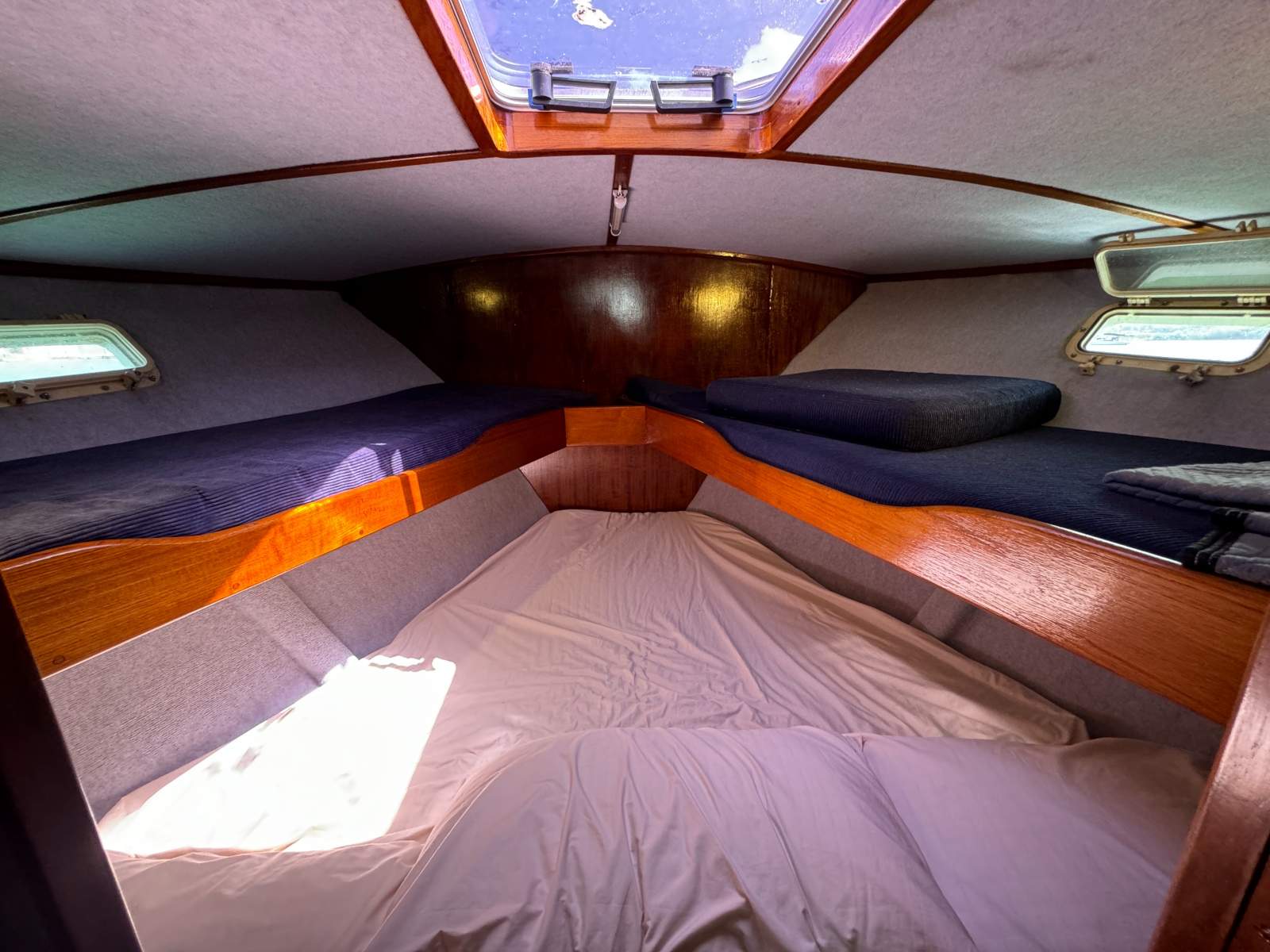 Masters 35 Flybridge - Survey, autopilot, 2000w inverter For Sale | Buy ...