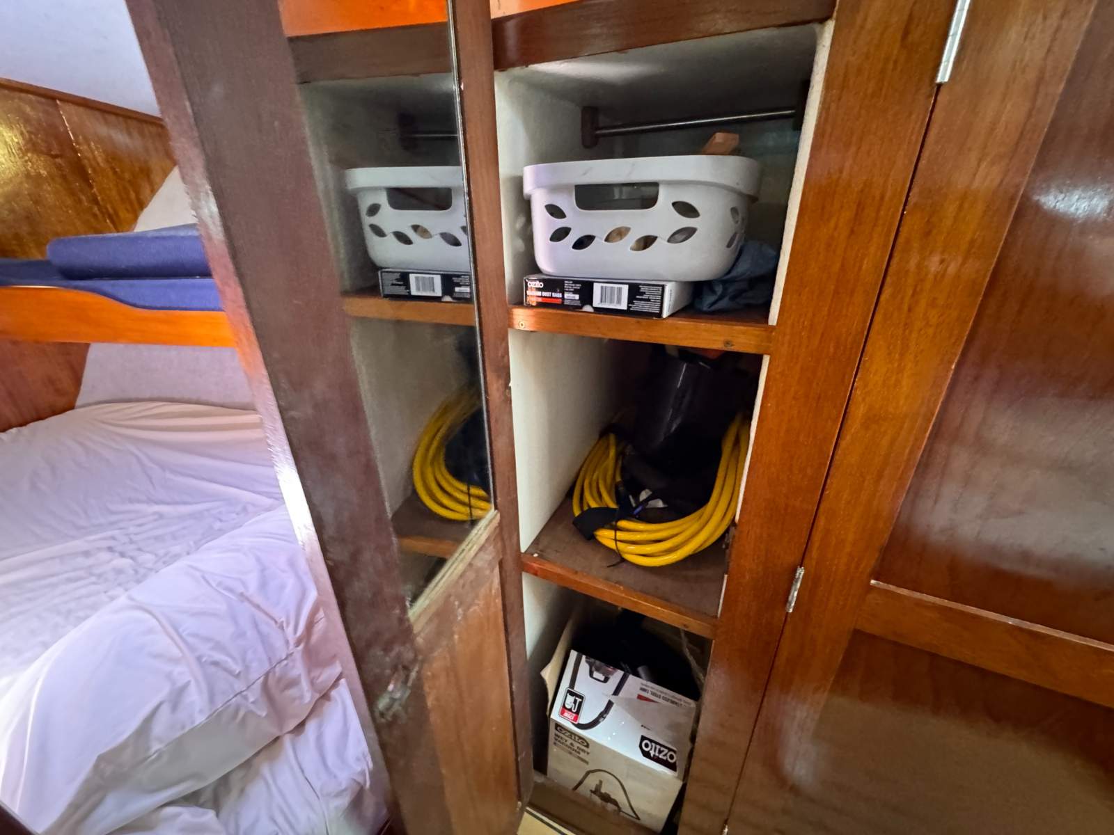 Masters 35 Flybridge - Survey, autopilot, 2000w inverter For Sale | Buy ...