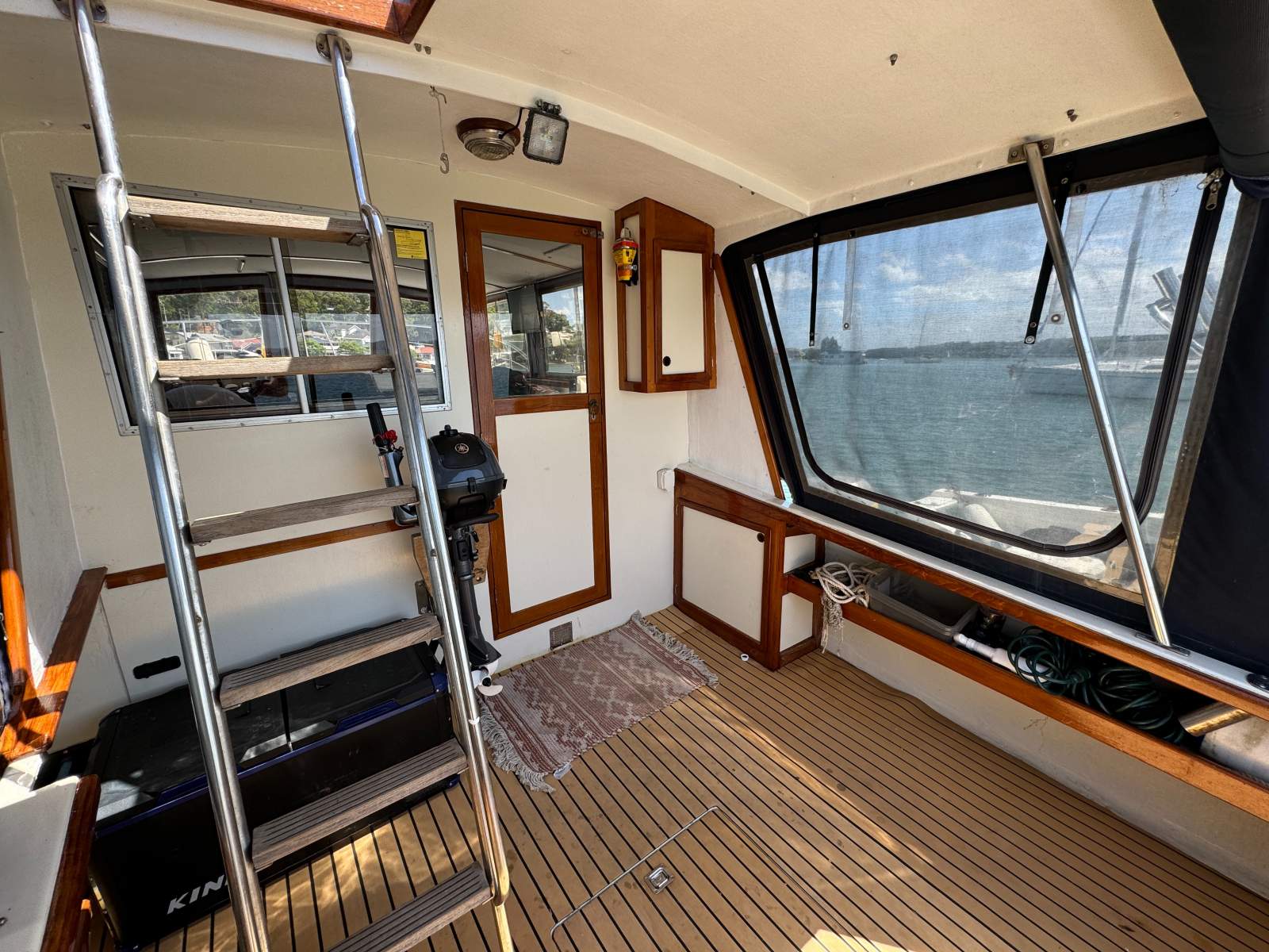 Used Masters 35 Flybridge - Survey, Autopilot, 2000w Inverter for Sale ...