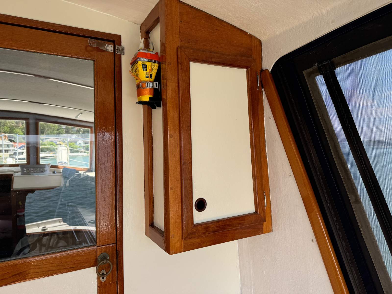 Masters 35 Flybridge - Survey, autopilot, 2000w inverter For Sale | Buy ...