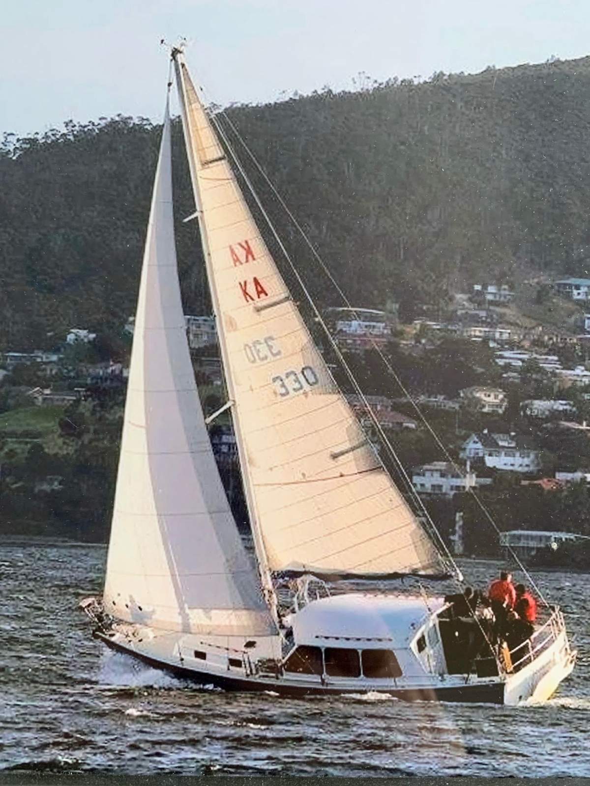 Huon 36 SUPERBLY BUILT, PILOTHOUSE PERFORMANCE CRUISER! For Sale ...