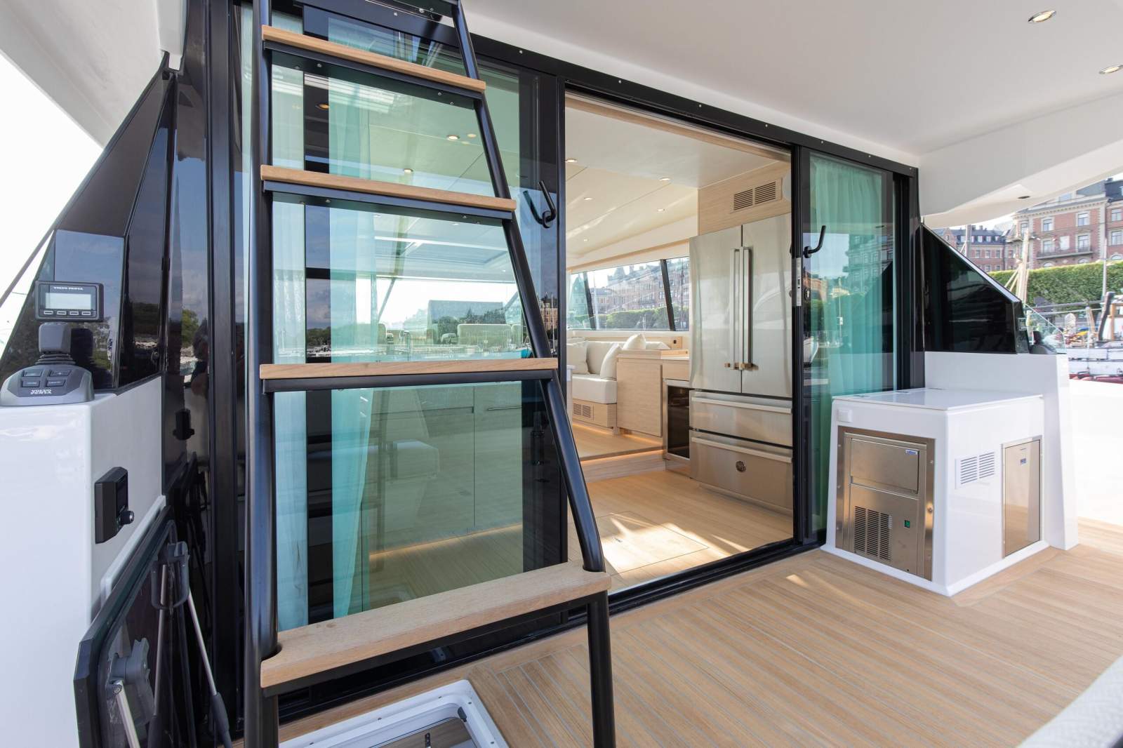 New Delta Powerboats 72 Ultra Efficient, 50+ Knots, Exceptional Volume ...