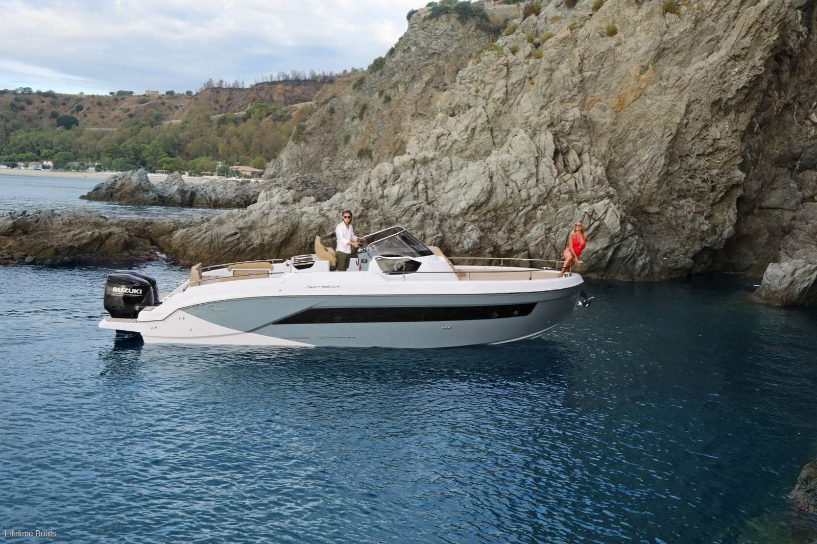 Ranieri Next 330 LX EX DISPLAY BOAT - MUST GO! For Sale | Lifetime Boats
