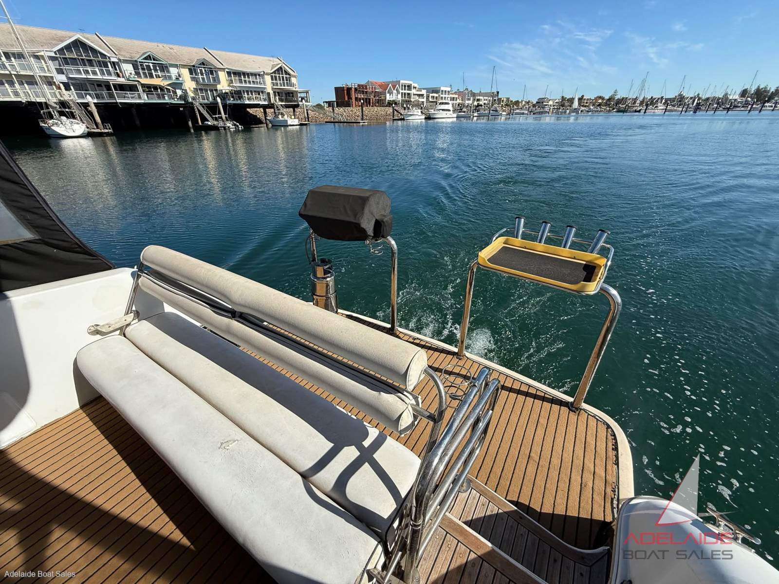 Used Chris Craft 3400 Sports Cruiser Twin Shaft Diesel for Sale | Boats ...