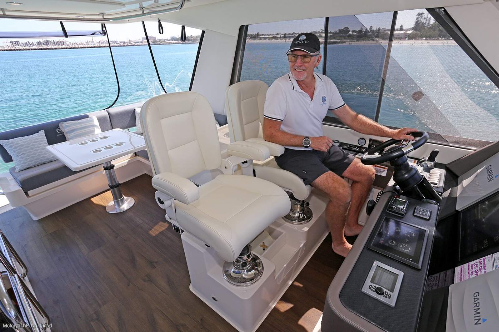 Used Riviera 52 Enclosed Flybridge - Stunning Three Cabin Model ...