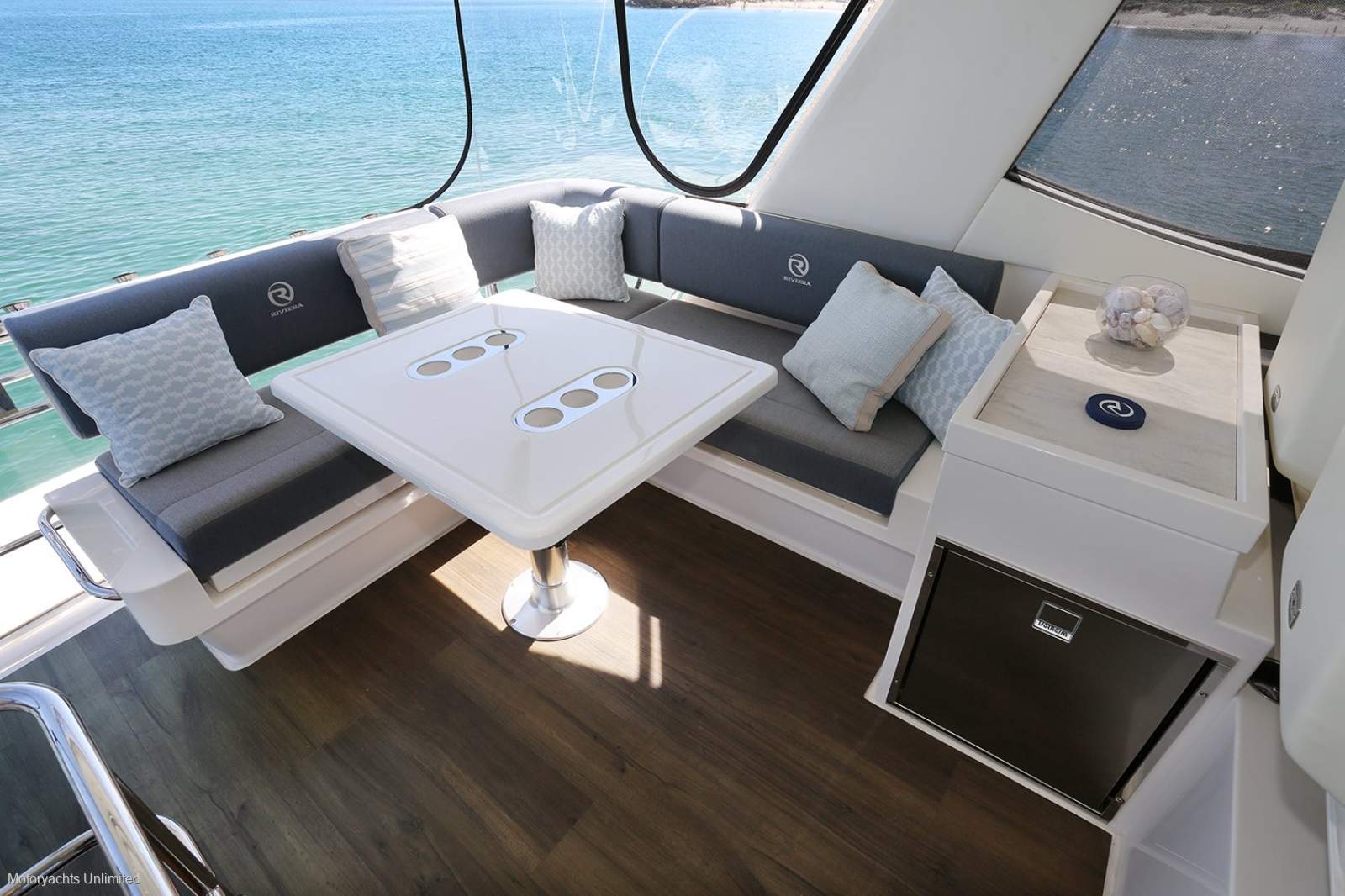 Riviera 52 Enclosed Flybridge - Stunning three cabin model - Highly ...