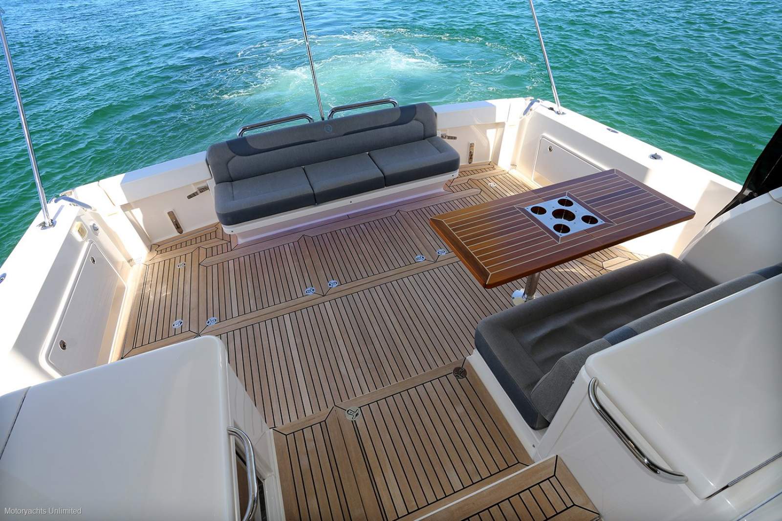 Used Riviera 52 Enclosed Flybridge - Stunning Three Cabin Model ...