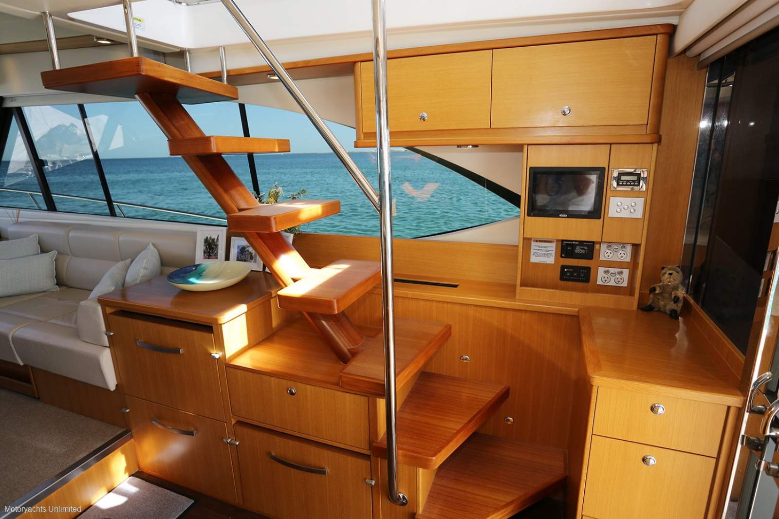 Used Riviera 52 Enclosed Flybridge - Stunning Three Cabin Model ...