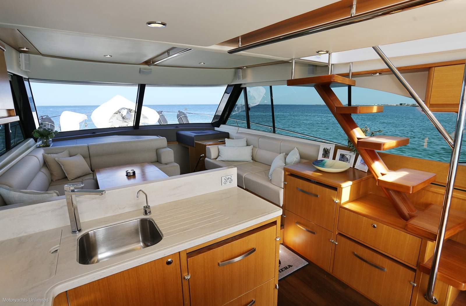 Used Riviera 52 Enclosed Flybridge - Stunning Three Cabin Model ...