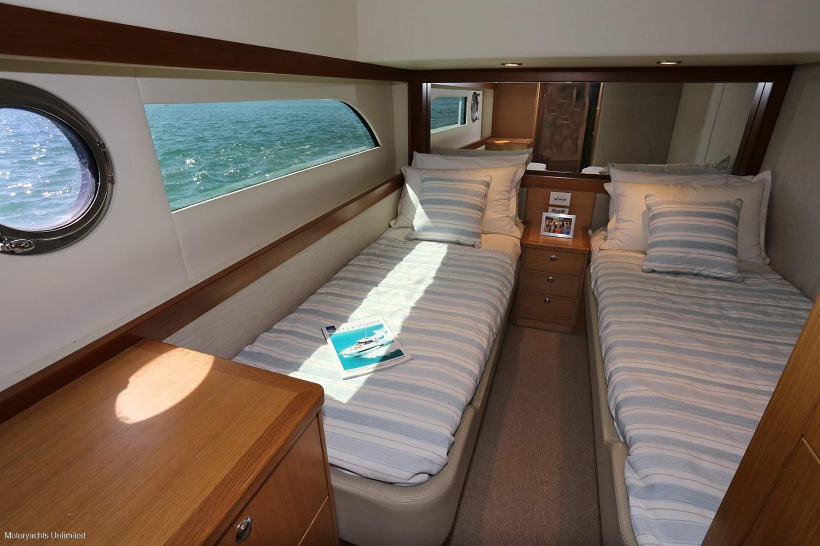 Used Riviera 52 Enclosed Flybridge - Stunning Three Cabin Model ...