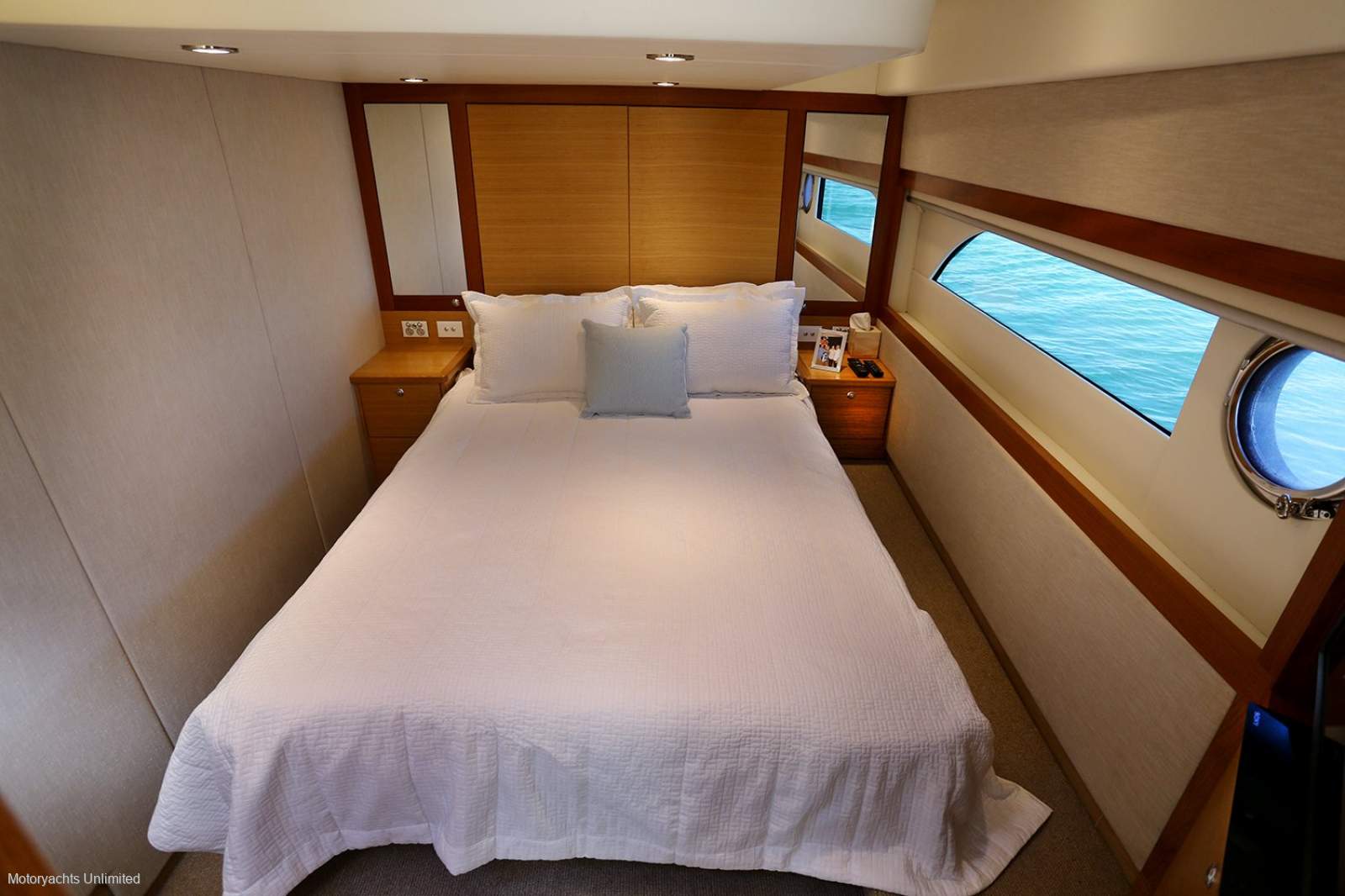 Used Riviera 52 Enclosed Flybridge - Stunning Three Cabin Model ...