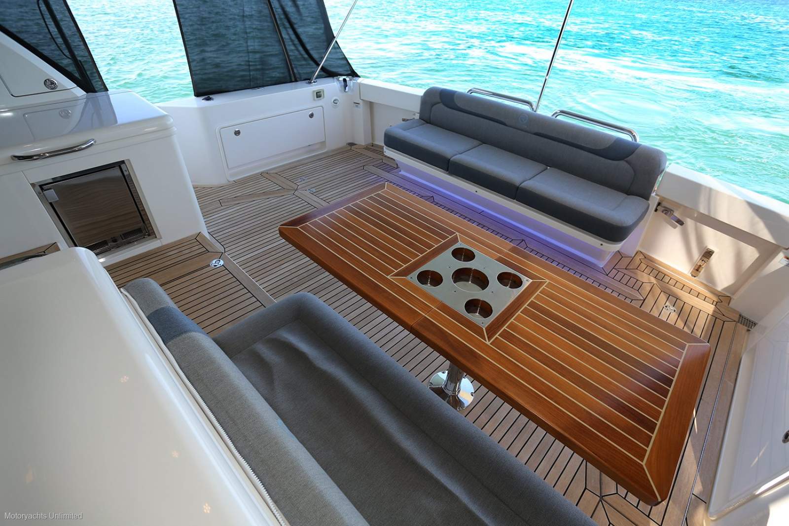 Used Riviera 52 Enclosed Flybridge - Stunning Three Cabin Model ...