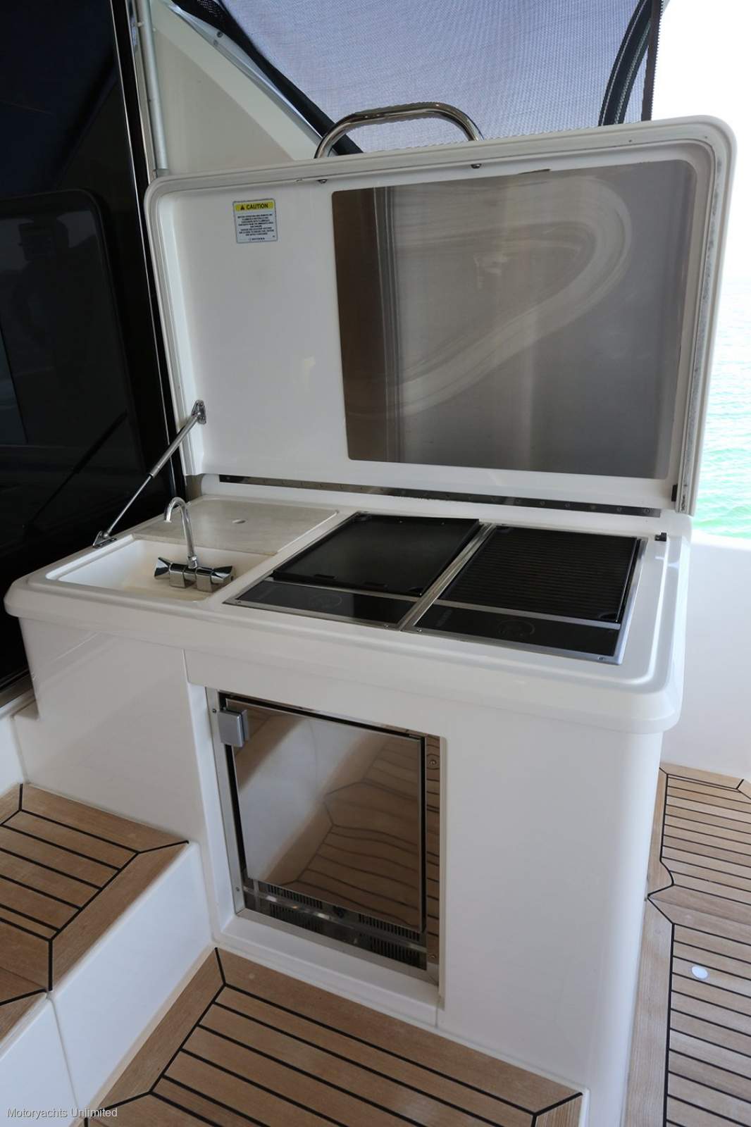 Used Riviera 52 Enclosed Flybridge - Stunning Three Cabin Model ...