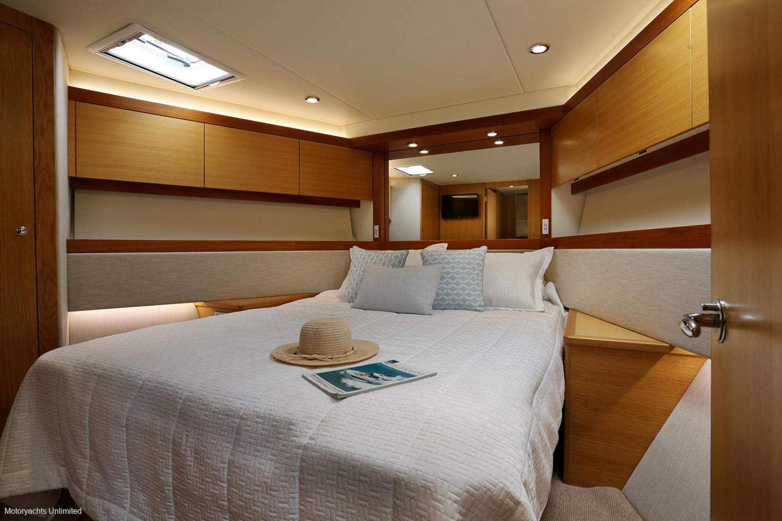 Used Riviera 52 Enclosed Flybridge - Stunning Three Cabin Model ...