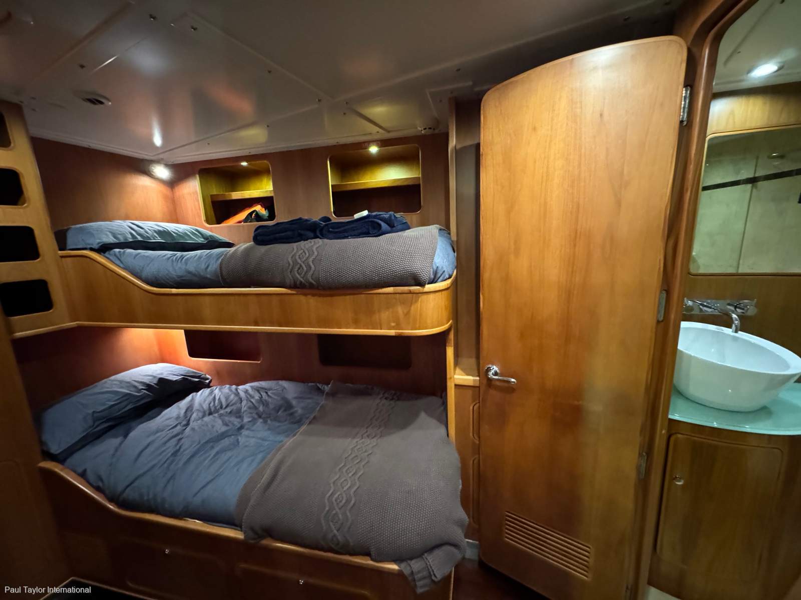 Used Huntress 94 Sailing Motor Yacht Custom Built -long Range Crusing ...