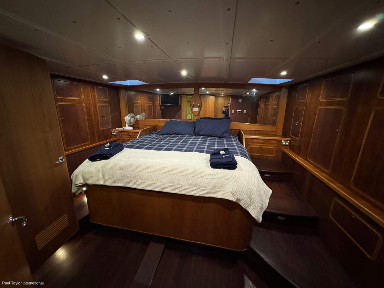 Used Huntress 94 Sailing Motor Yacht Custom Built -long Range Crusing ...