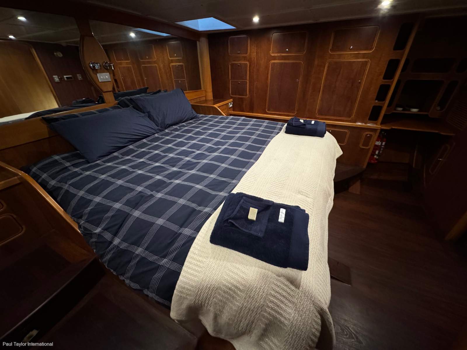 Used Huntress 94 Sailing Motor Yacht Custom Built -long Range Crusing ...