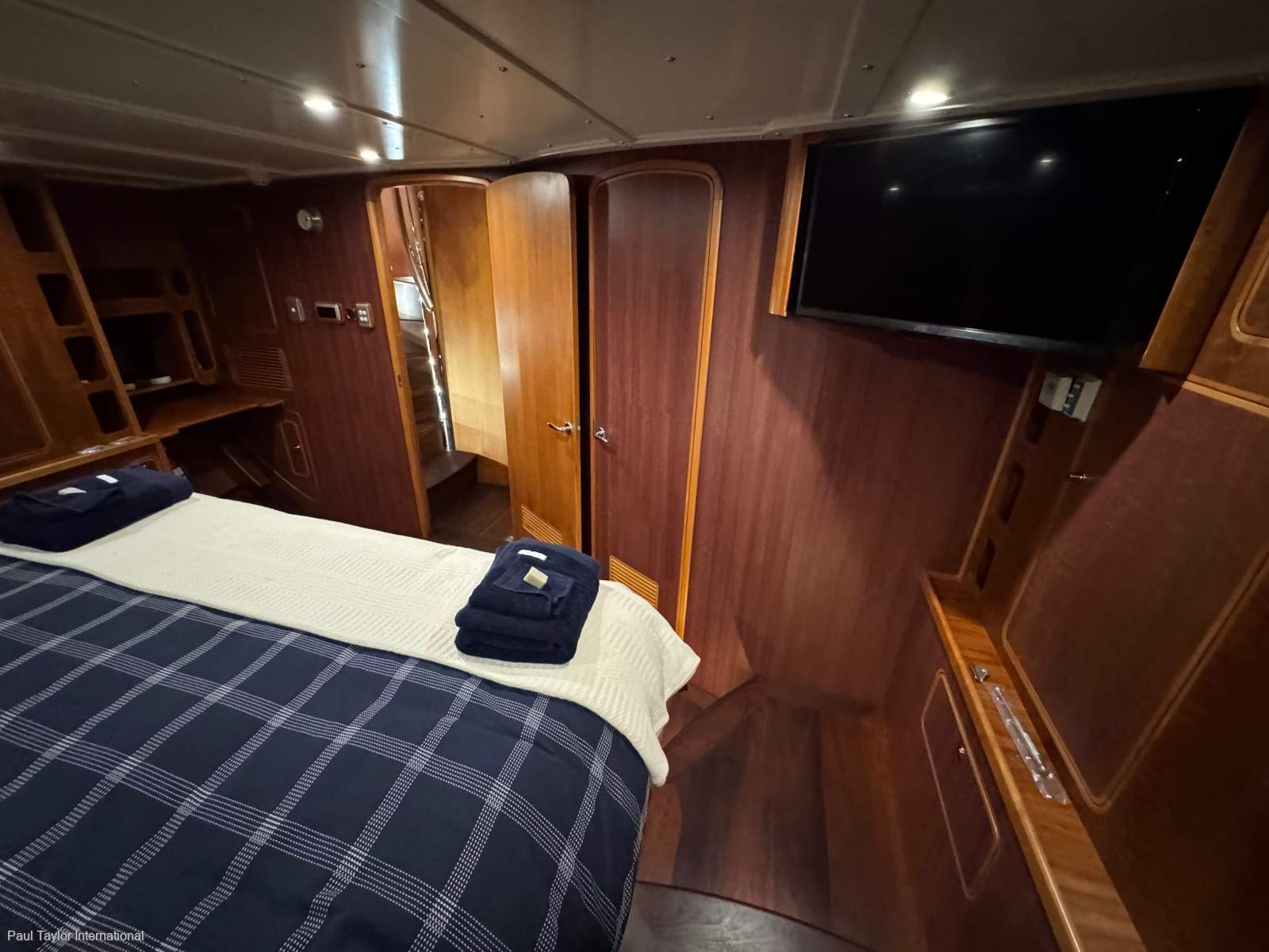 Used Huntress 94 Sailing Motor Yacht Custom Built -long Range Crusing ...