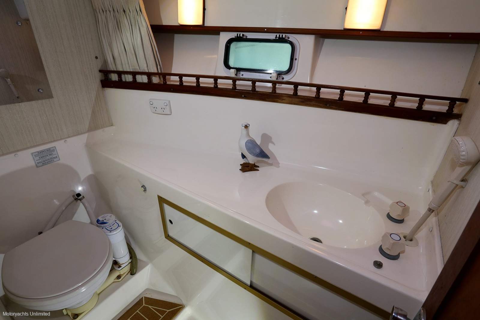 Bertram 45 Flybridge - Well equipped and presented for her age For Sale ...