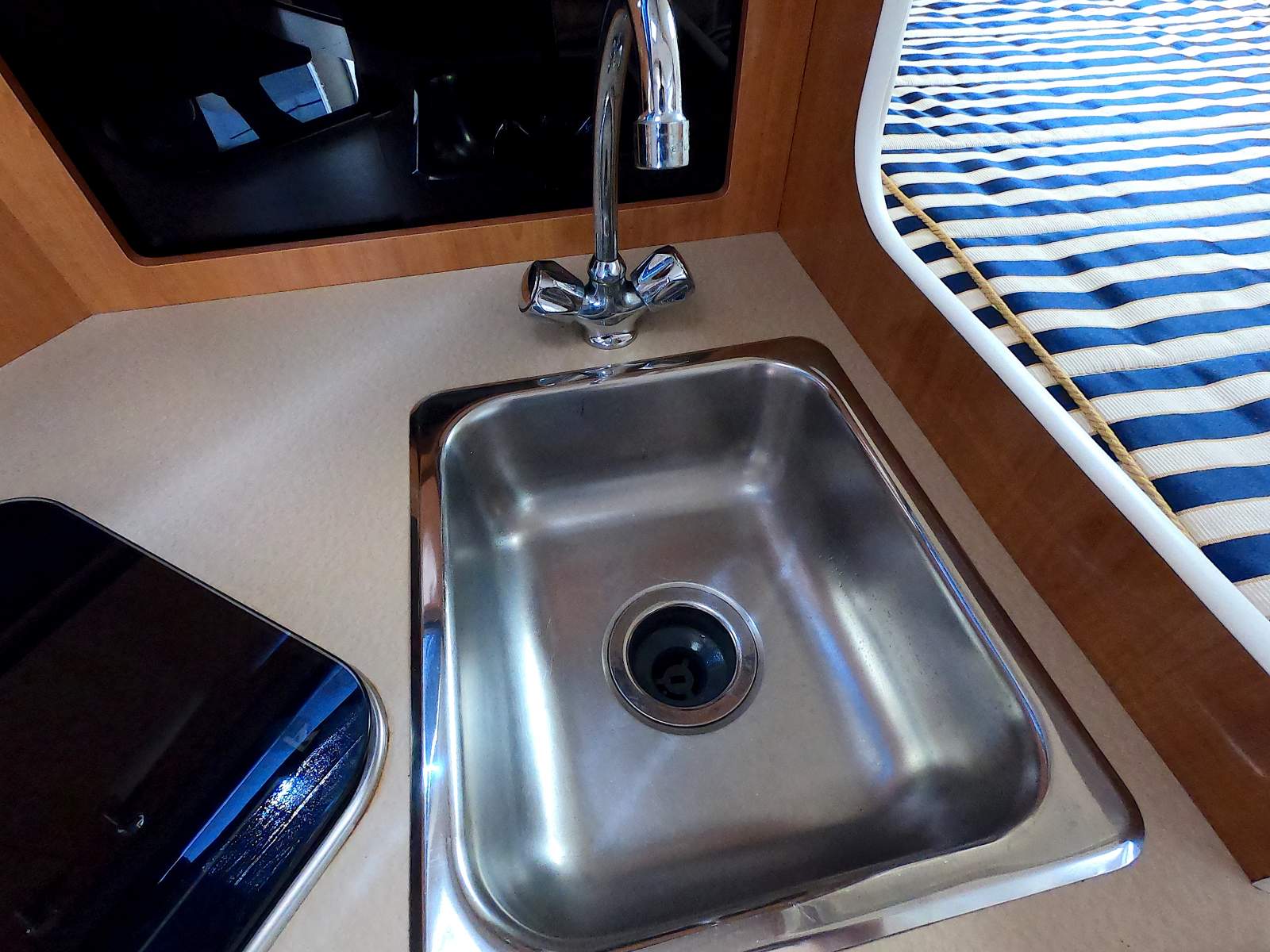 Used Bayliner 3055 Ciera Sports Cruiser - Bow Thruster, New Prop for ...