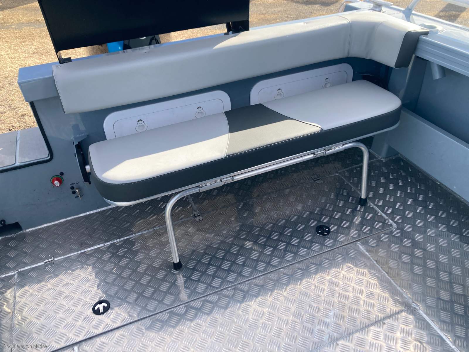 New Makocraft 731 Island Cab Ht - 300hp V8 Mercury - Dunbier Loader Pro ...