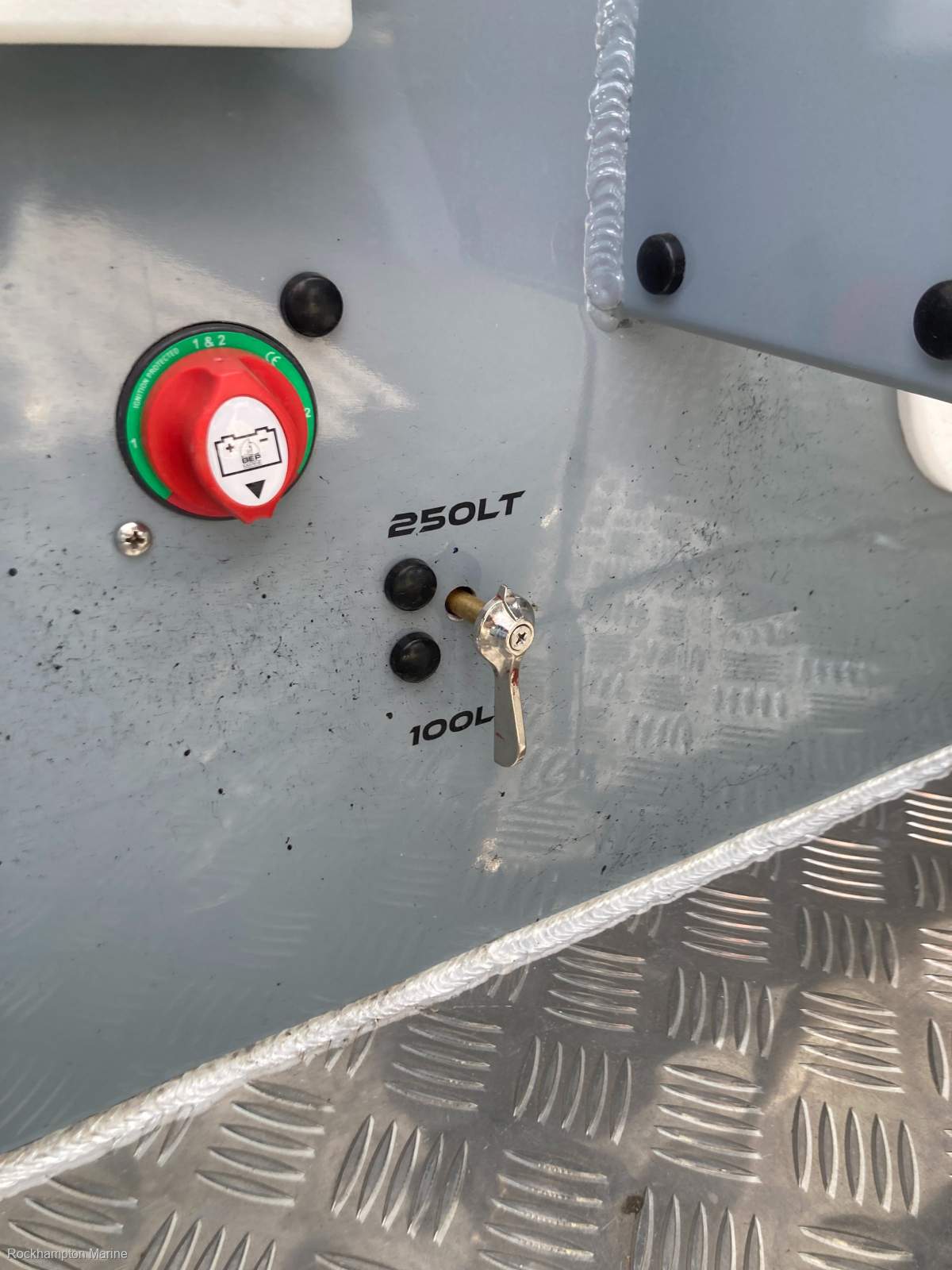 New Makocraft 731 Island Cab Ht - 300hp V8 Mercury - Dunbier Loader Pro ...