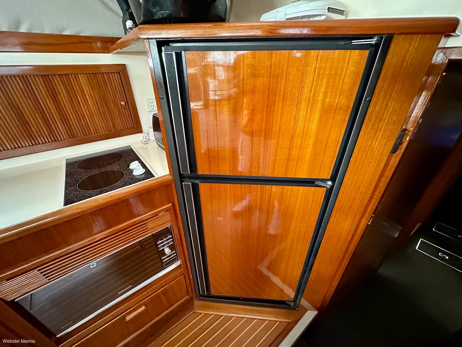 Used Riviera 48 Enclosed Flybridge for Sale | Boats For Sale | Yachthub