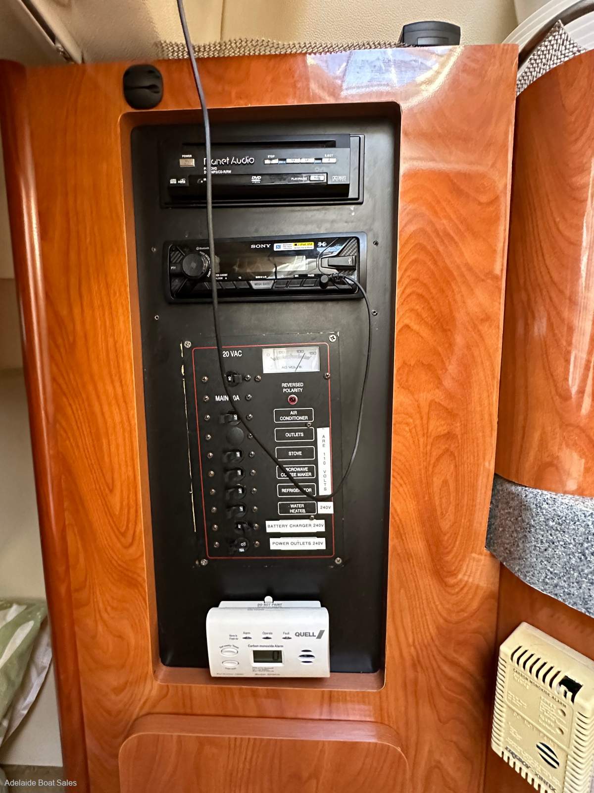 Larson Cabrio 260 For Sale | Adelaide Boat Sales