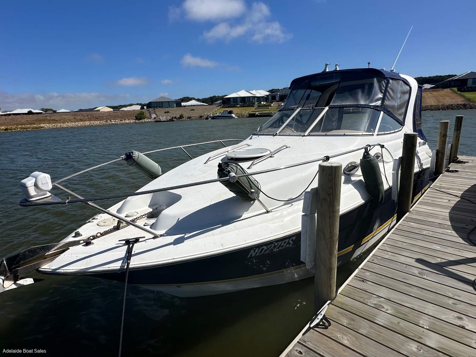 Used Larson Cabrio 260 for Sale | Boats For Sale | Yachthub