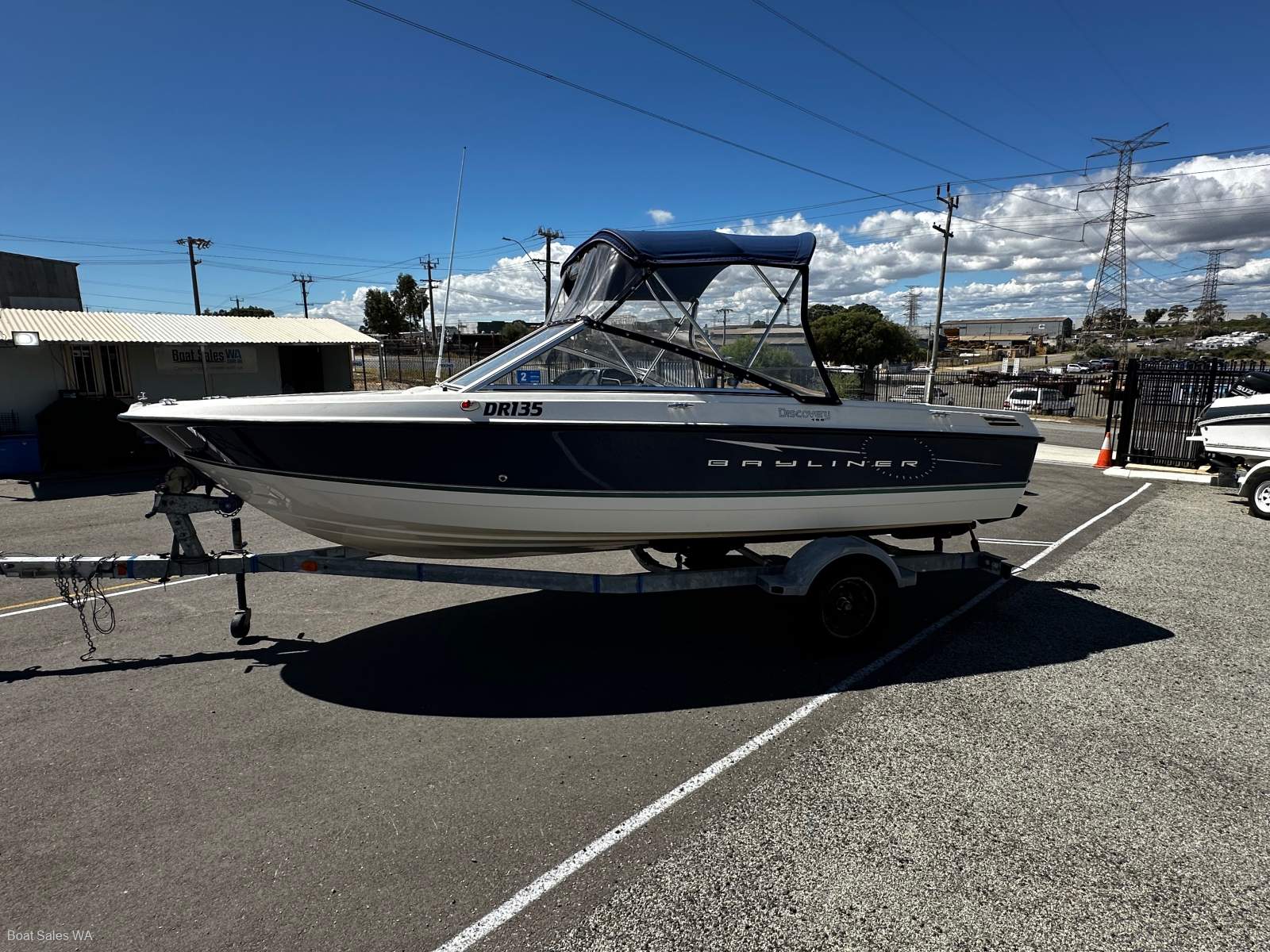 Bayliner 195 Discovery Bowrider Very neat, tidy vessel. Mercruiser 3L ...