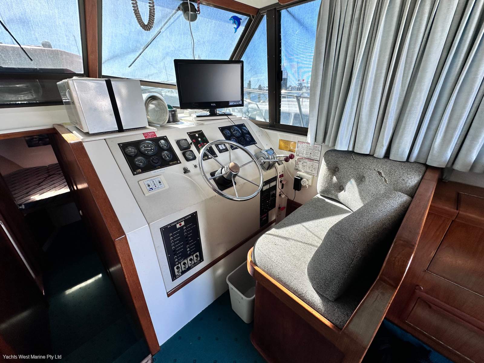 Used Mariner 3400 Flybridge ( 2 X Shaft Drive, Dual Helms & Genset ...