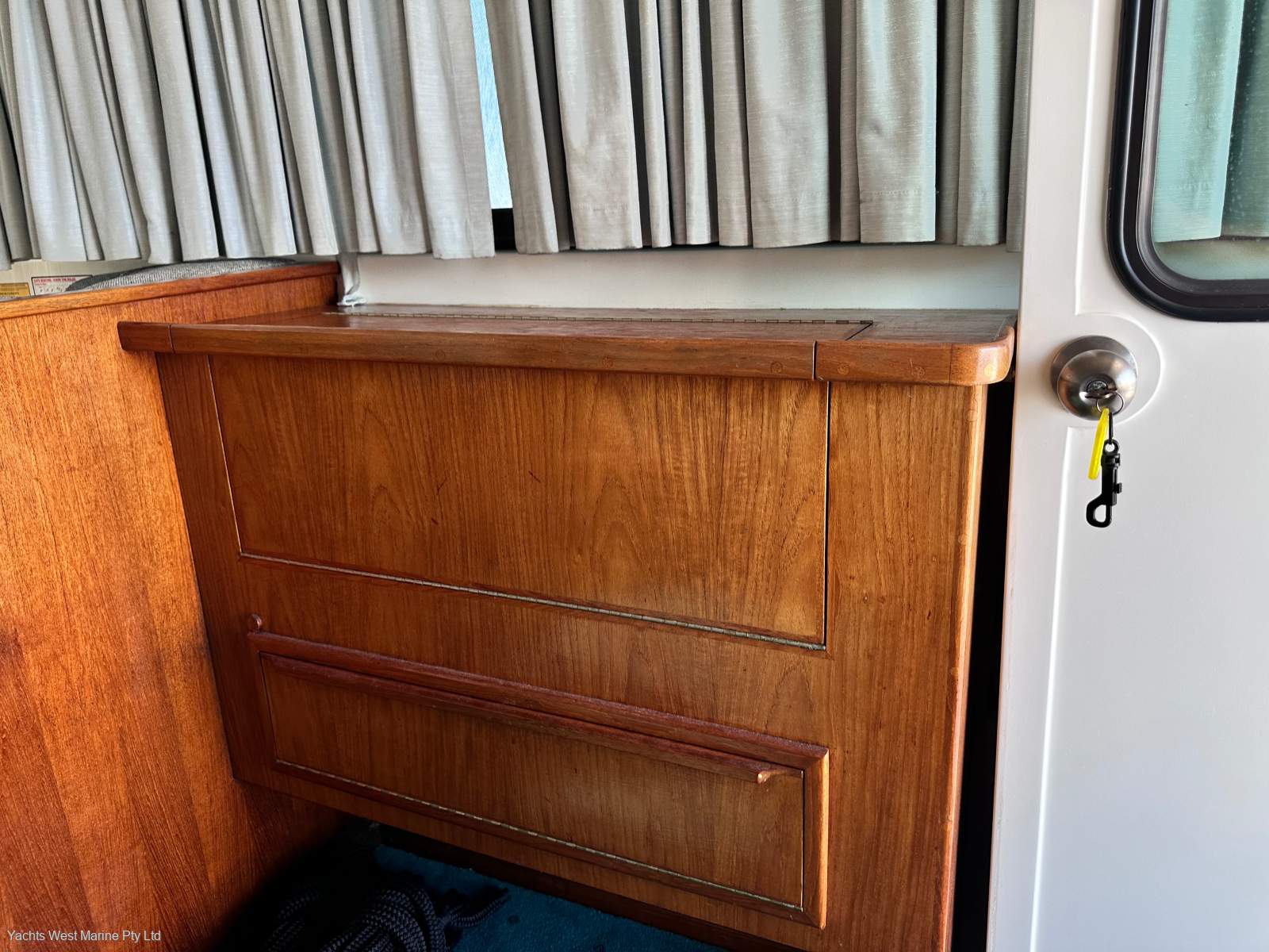 Used Mariner 3400 Flybridge ( 2 X Shaft Drive, Dual Helms & Genset ...