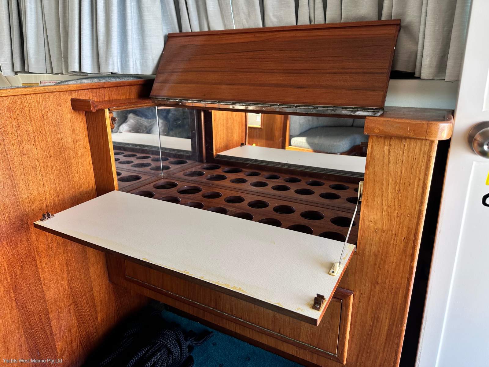 Used Mariner 3400 Flybridge ( 2 X Shaft Drive, Dual Helms & Genset ...