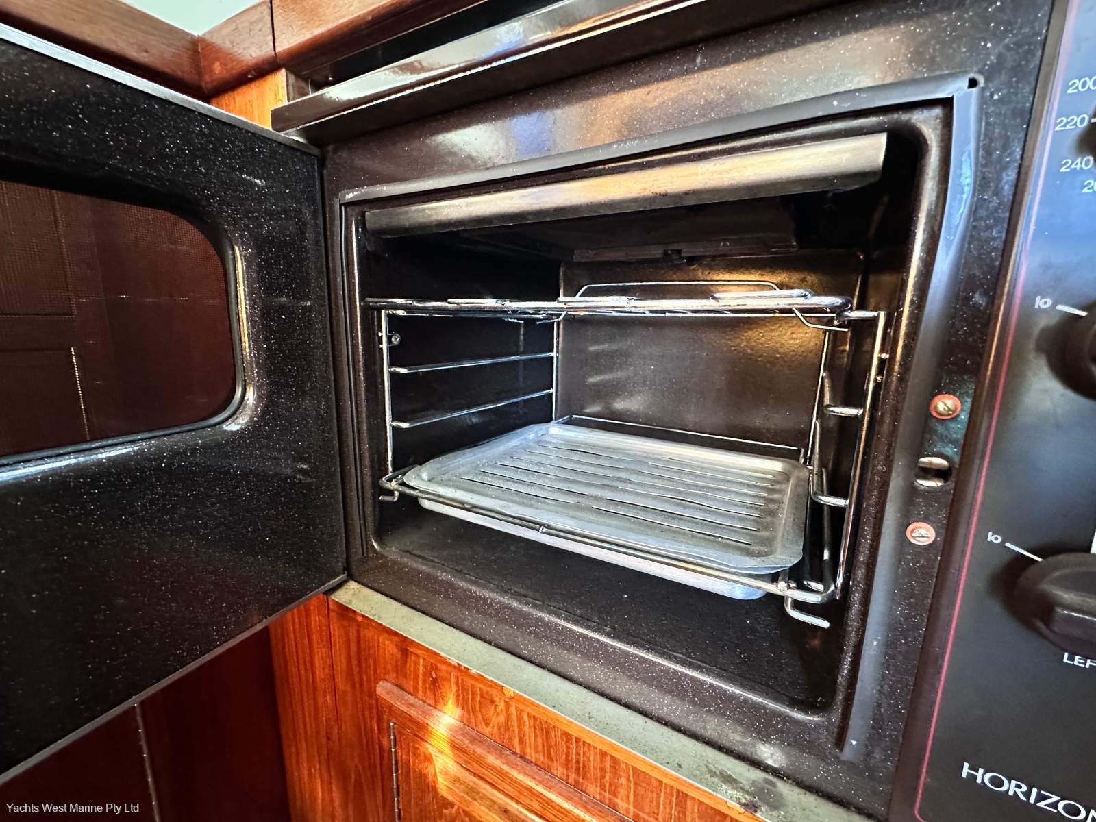 Used Mariner 3400 Flybridge ( 2 X Shaft Drive, Dual Helms & Genset ...