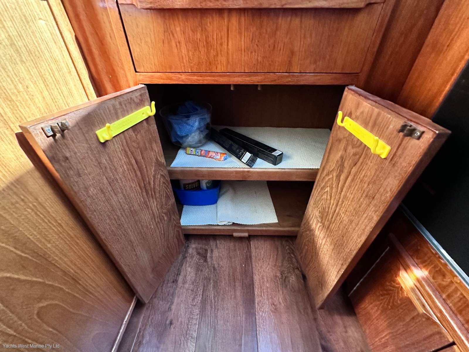 Used Mariner 3400 Flybridge ( 2 X Shaft Drive, Dual Helms & Genset ...