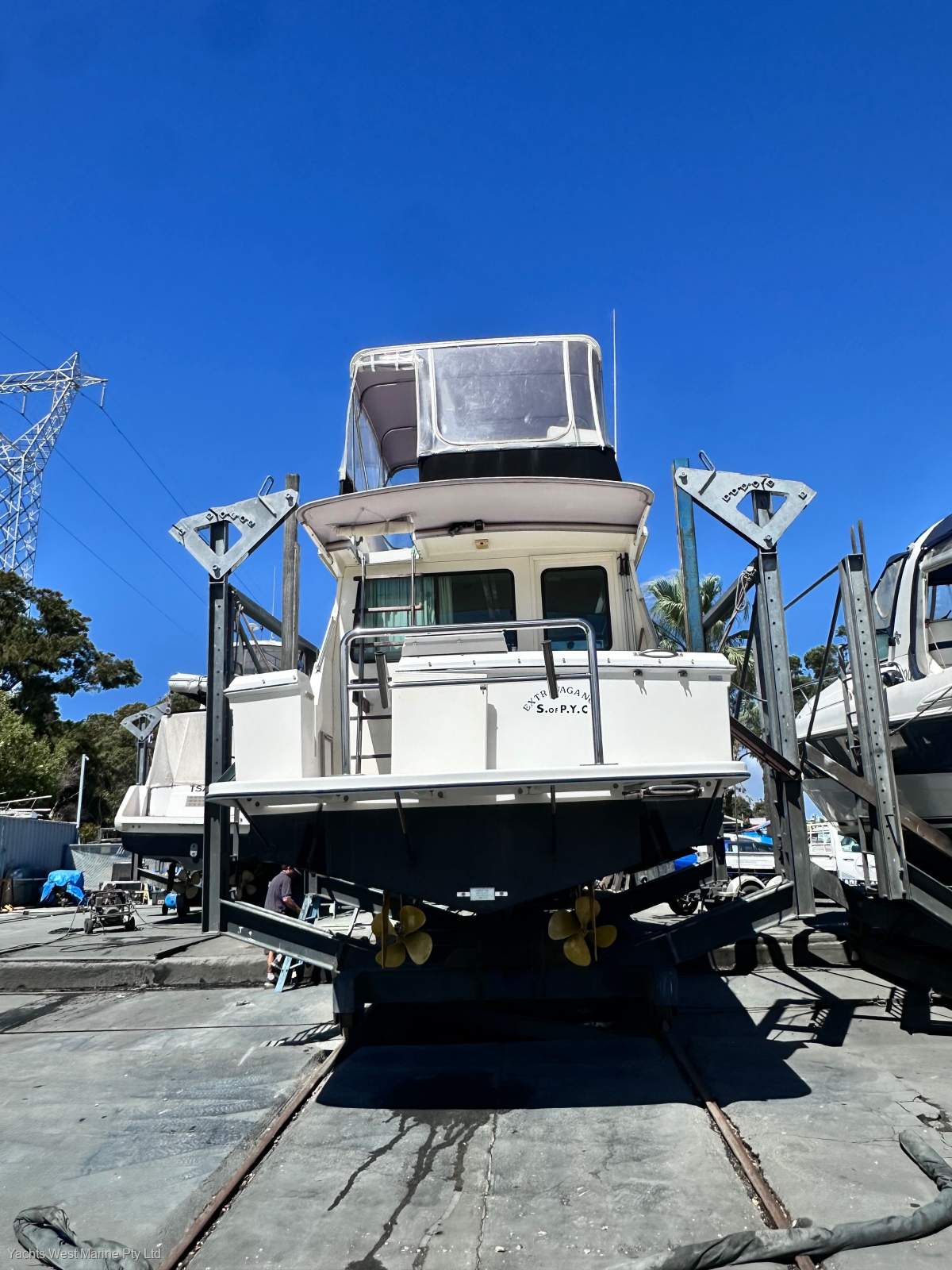Used Mariner 3400 Flybridge ( 2 X Shaft Drive, Dual Helms & Genset ...