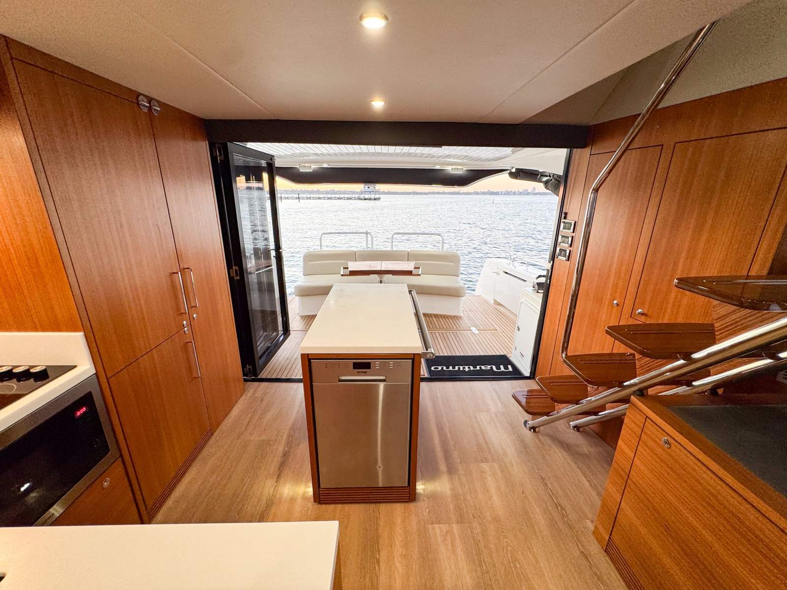 Used Maritimo M51 Cruising Motoryacht - Only 250 Hours From New! for ...