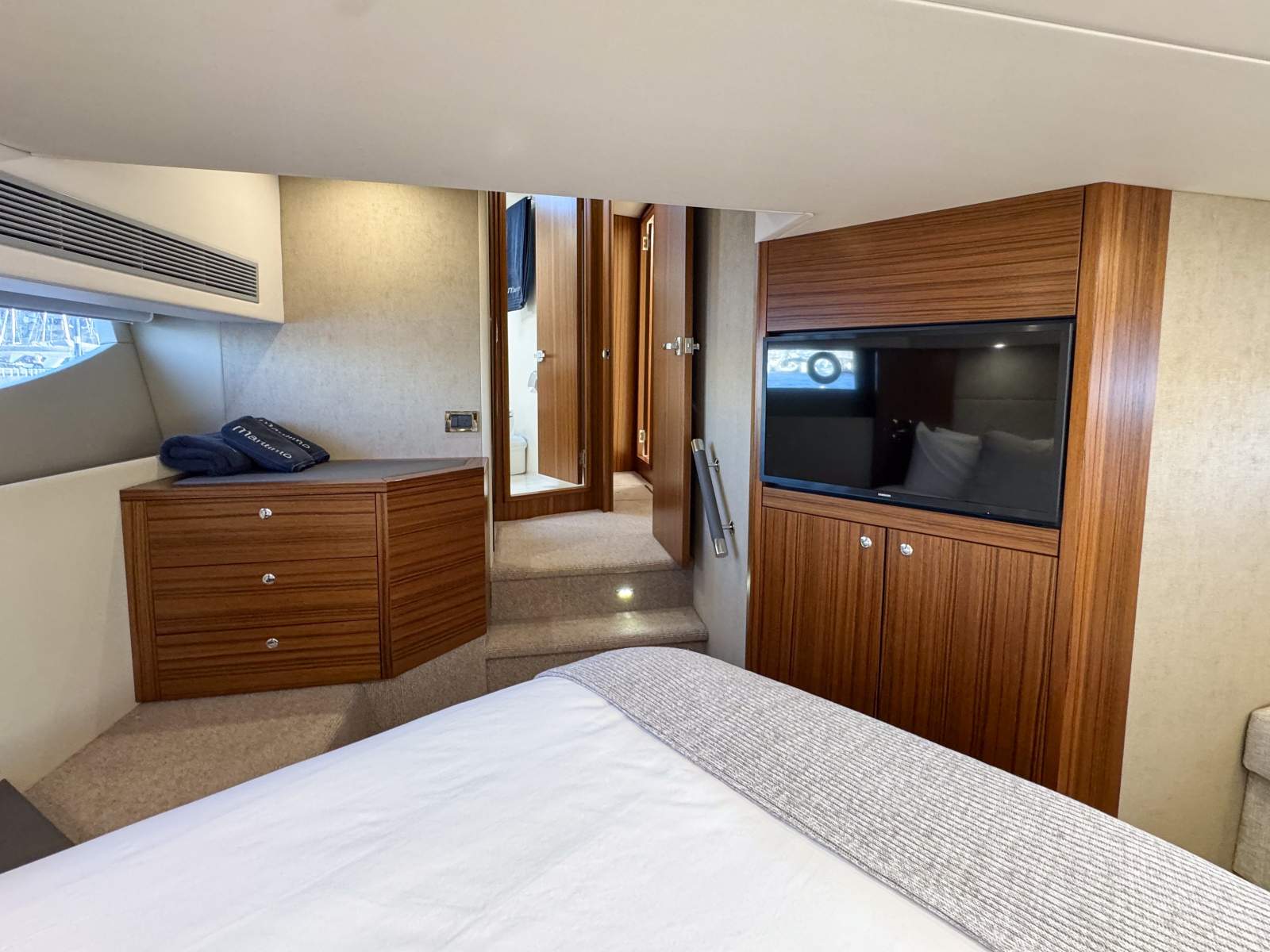 Maritimo M51 Cruising Motoryacht - Only 250 hours from new! For Sale