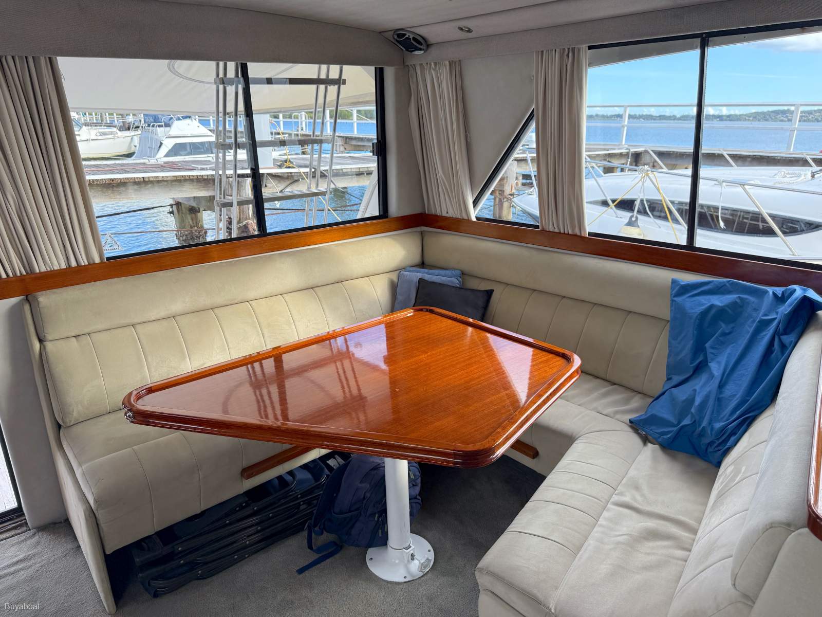 Riviera 39 Flybridge Cruiser For Sale | Buy a Boat Newcastle Lake Macquarie Hunter Port Stephens