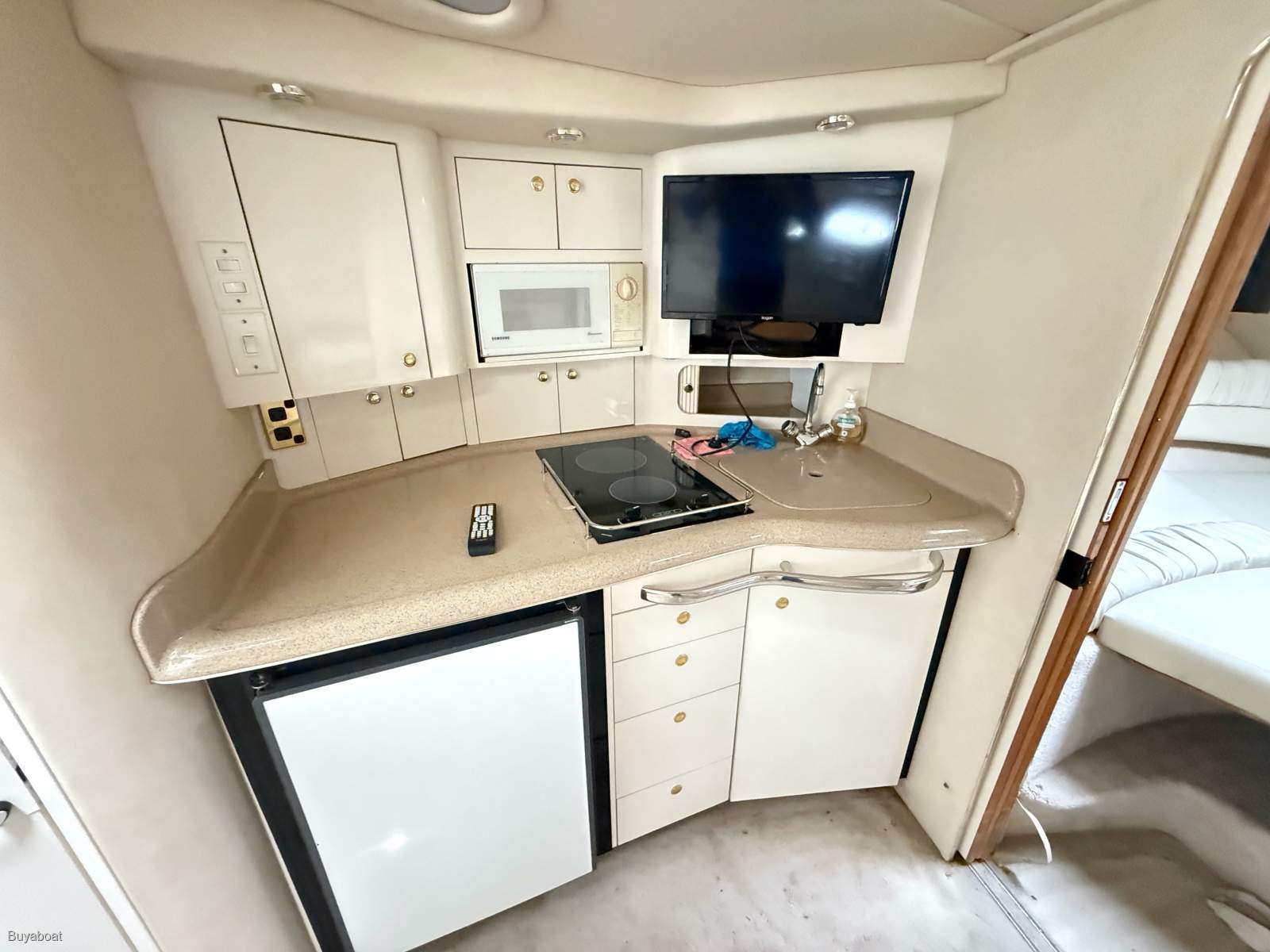 Used Sea Ray 3300 Express for Sale | Boats For Sale | Yachthub