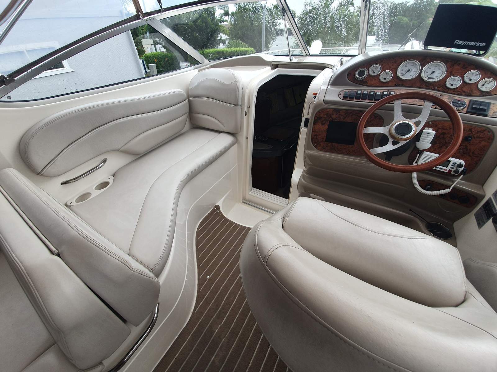 Used Larson Cabrio 240 for Sale | Boats For Sale | Yachthub