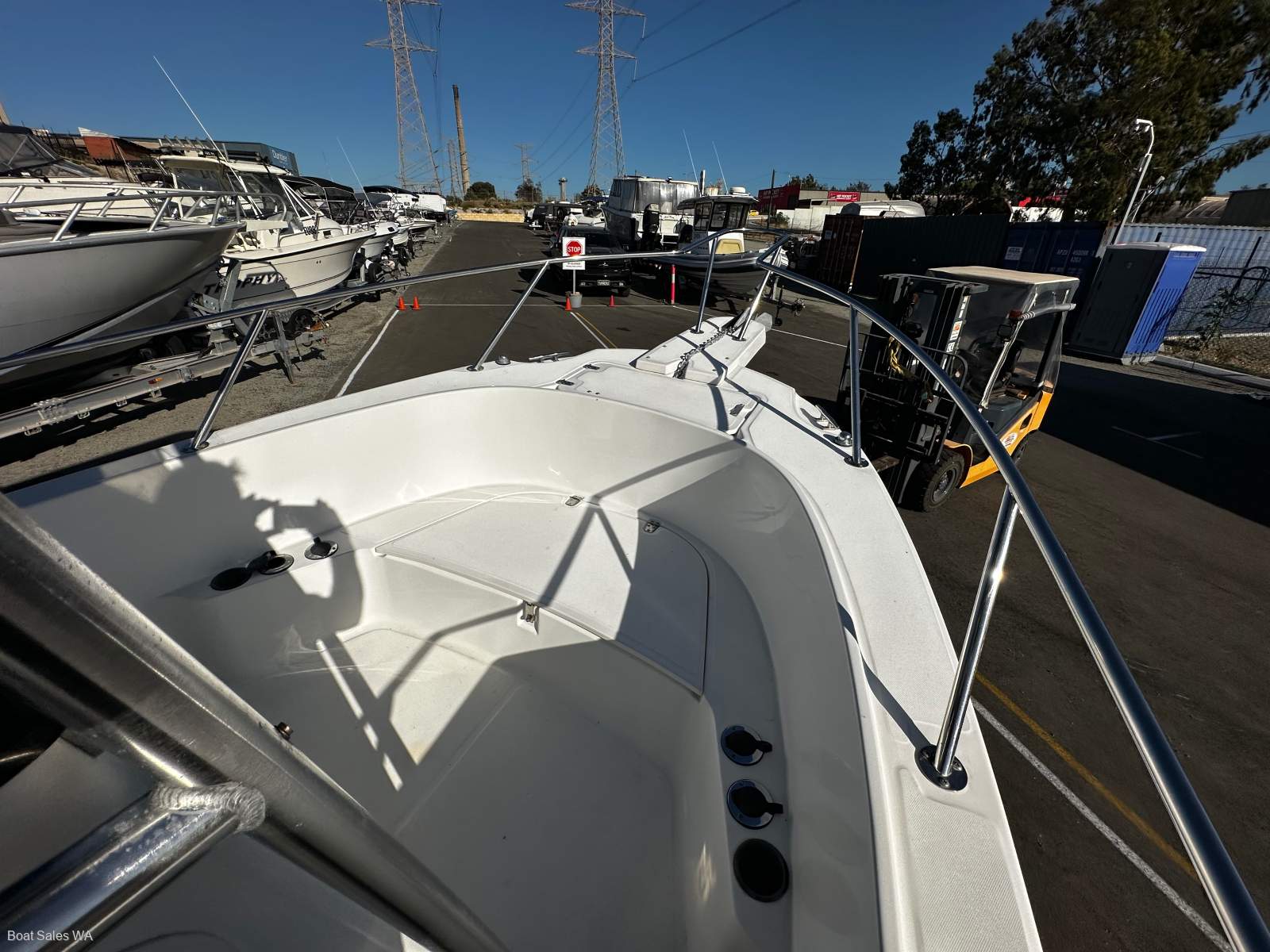 Boston Whaler 210 Outrage Wow very neat & tidy rig 225Hp 4Str Mercury ...