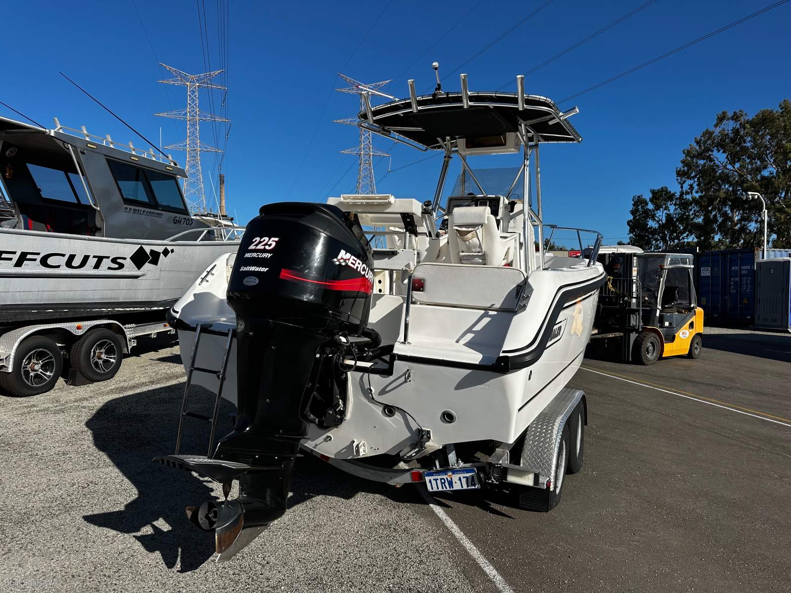 Boston Whaler 210 Outrage Wow very neat & tidy rig 225Hp 4Str Mercury ...