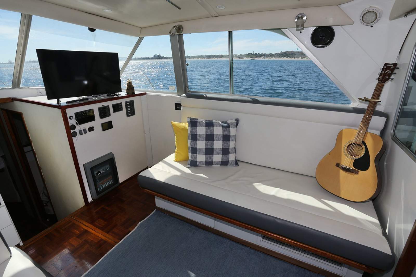 Used Caribbean 35 Flybridge Cruiser - Twin Caterpillar Diesels, Sleeps ...